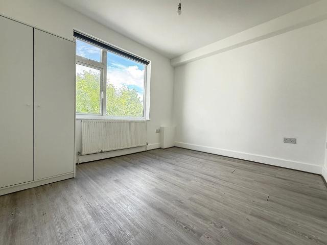 Room at Elmstead Avenue, Greater London