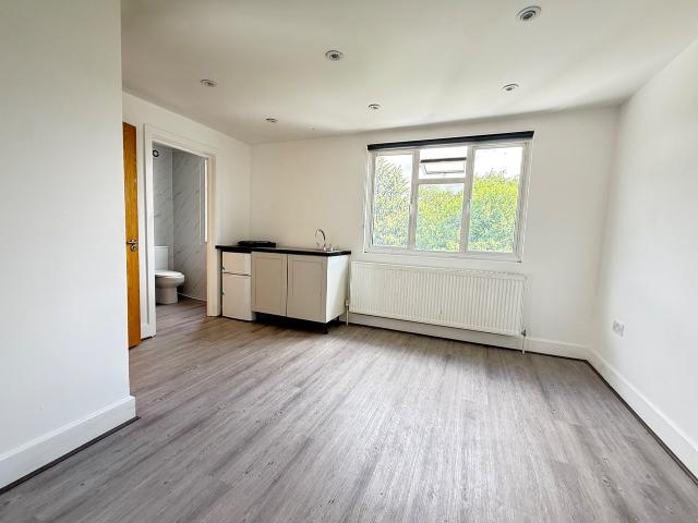 Room at Elmstead Avenue, Greater London