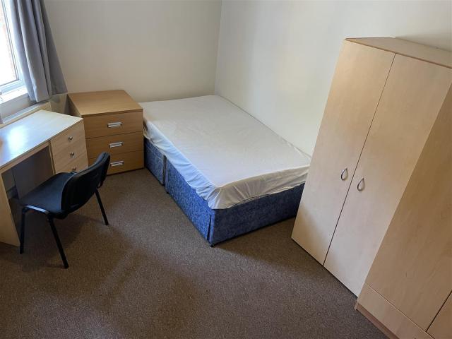 Room at Elmsley Street, Preston