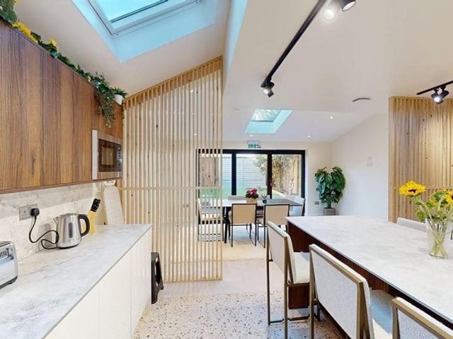 Room at Elsenham Street, Greater London
