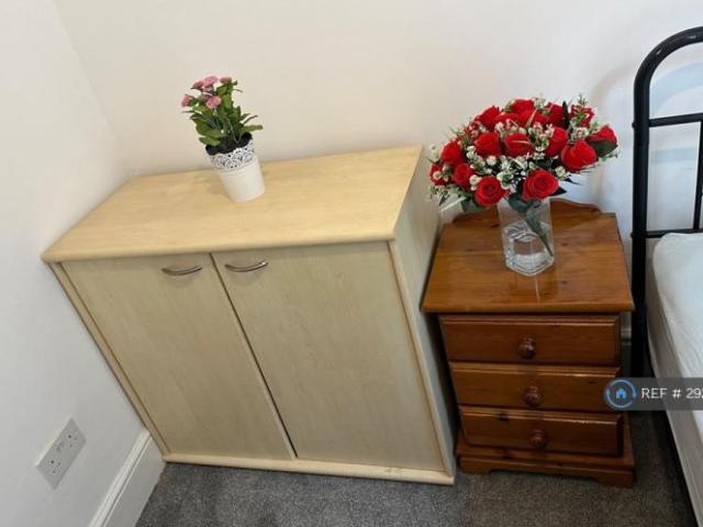 Room at Elsinore Road, Greater London