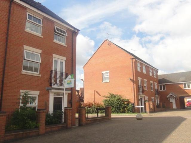 Room at Elstop Avenue, Rugby