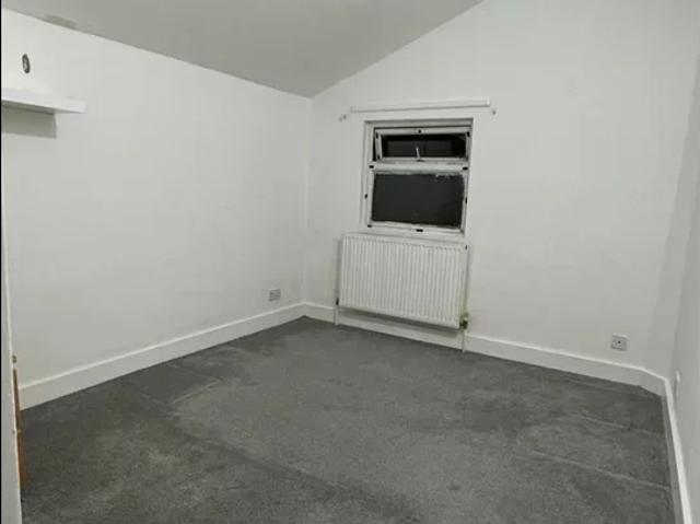 Room at Elswick Road, Greater London