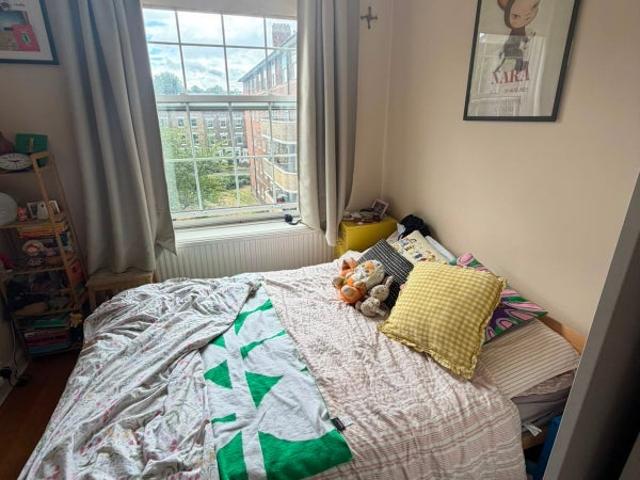 Room at Elwood Street, Greater London
