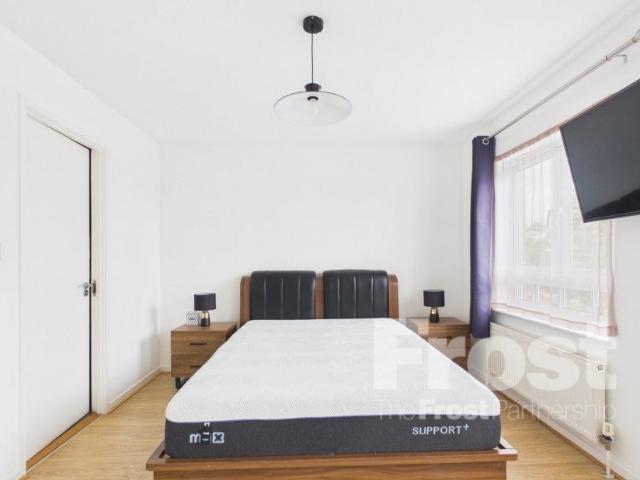 Room at Elvedon Road, Greater London