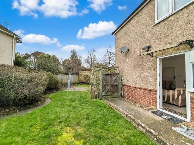 Apartment at Ember Farm Avenue, Elmbridge