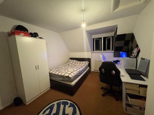Room at Emerald Close, Greater London