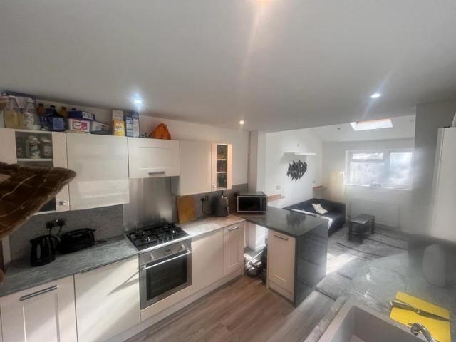 Room at Emerald Street, Cardiff