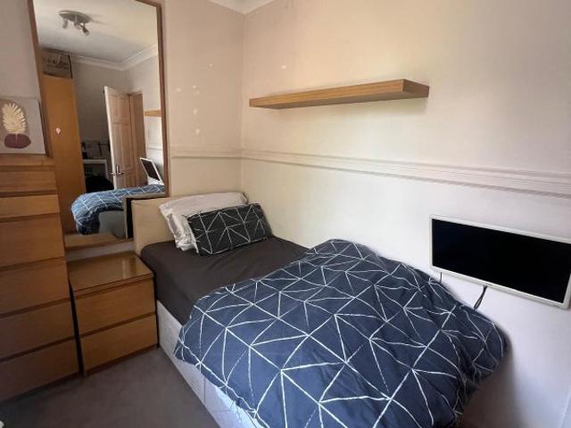 Room at Emlyn Gardens, Greater London