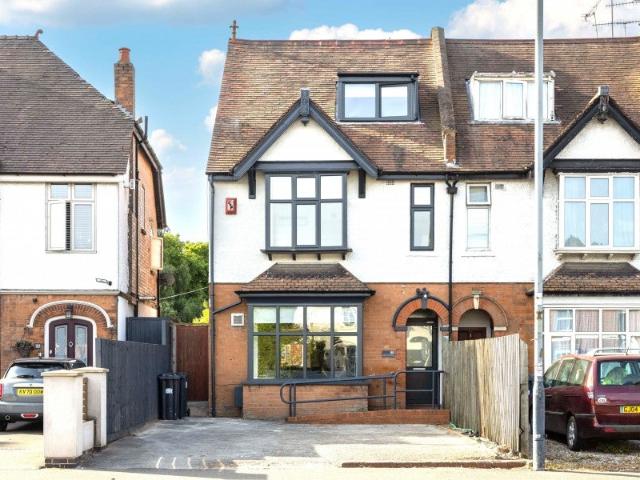 Room at Emscote Road, Warwick