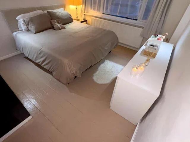 Room at Empire Road, Greater London