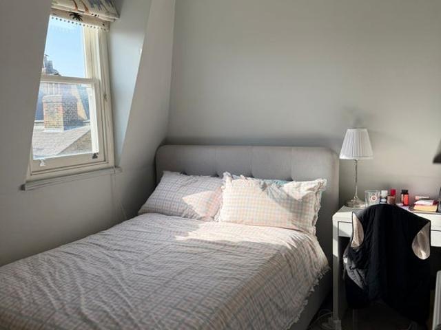 Room at Emu Road, Greater London