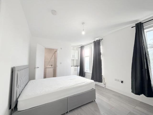 Room at English Road, Southampton