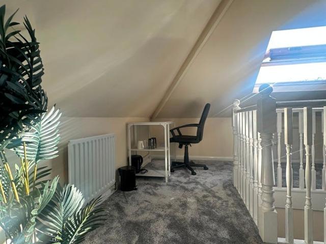 Room at Endsleigh Close, Greater London