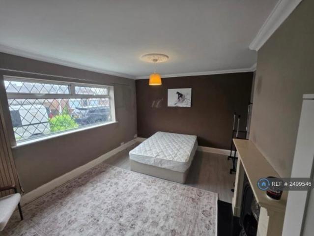 Room at Enfield Road, Ellesmere Port