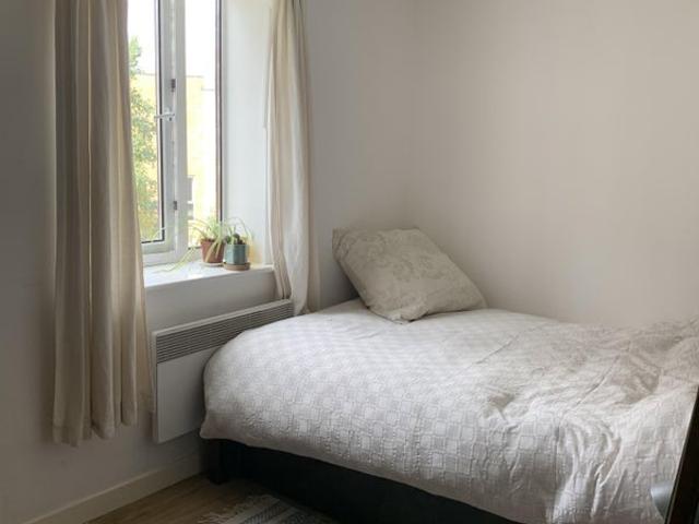 Room at Enfield Road, Greater London