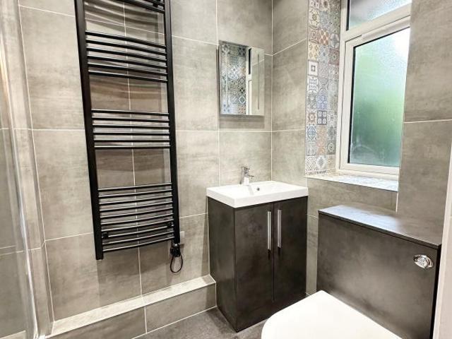 Room at Enid Street, Greater London