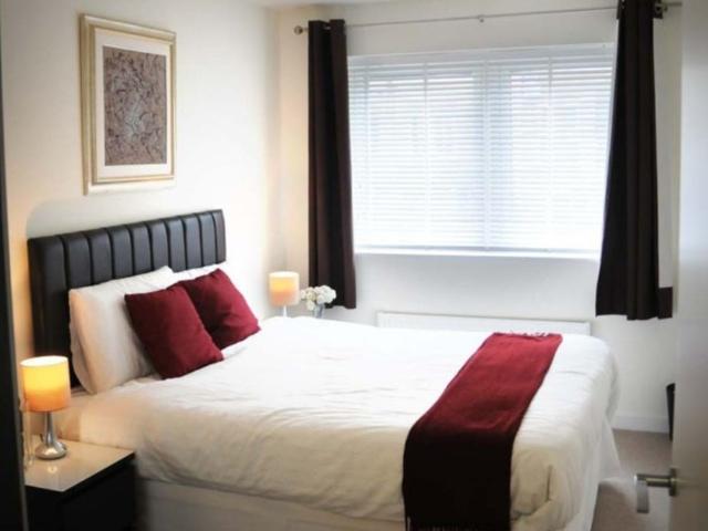 Room at Eric Street, Greater London