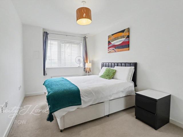 Room at Eric Street, Greater London