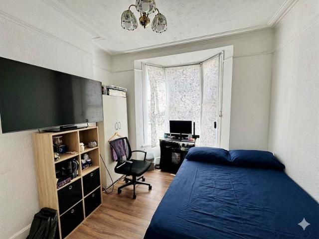 Room at Eric Road, Greater London