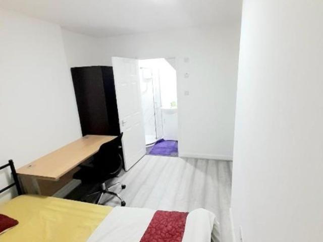 Room at Erith Road, Leicester