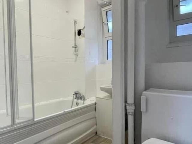 Room at Ernest Street, Greater London