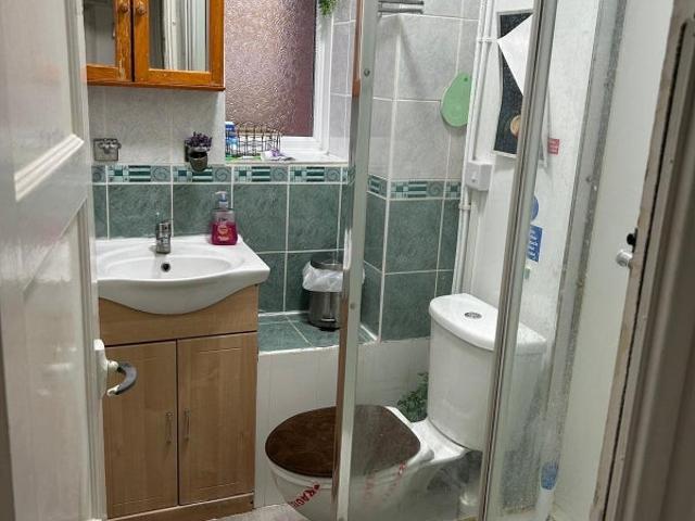 Room at Ernest Street, Greater London