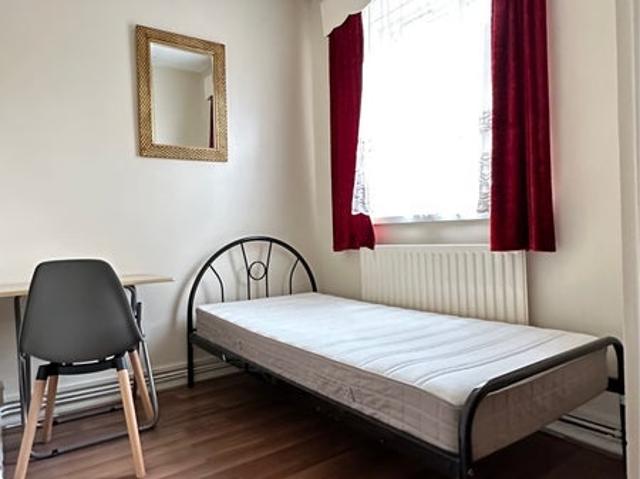 Room at Ernest Street, Greater London