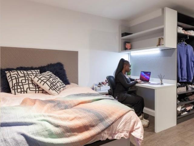 Room at Erskine Street, Liverpool