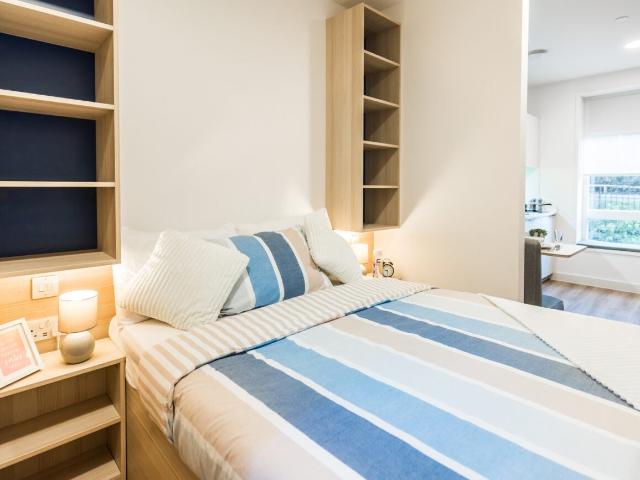 Room at Erskine Road, Winchester