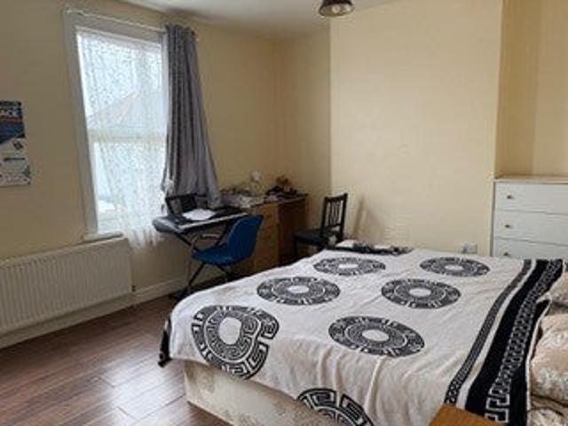 Room at Erskine Road, Greater London
