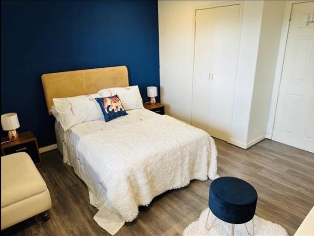 Room at Eskbank Street, Glasgow