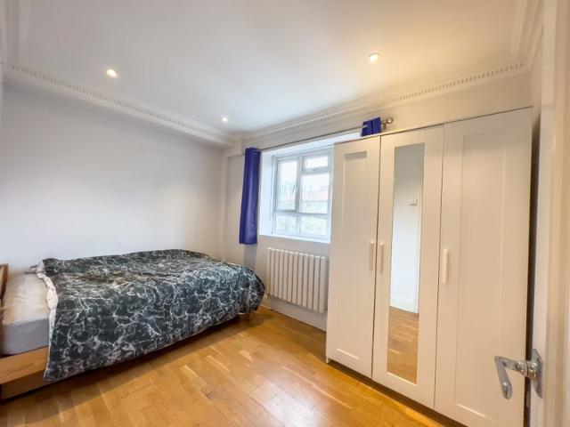 Room at Esher Gardens, Greater London