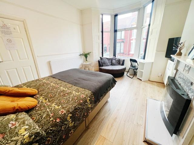 Room at Esmond Street, Liverpool