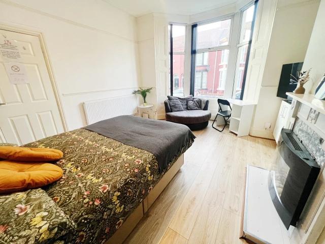 Room at Esmond Street, Liverpool