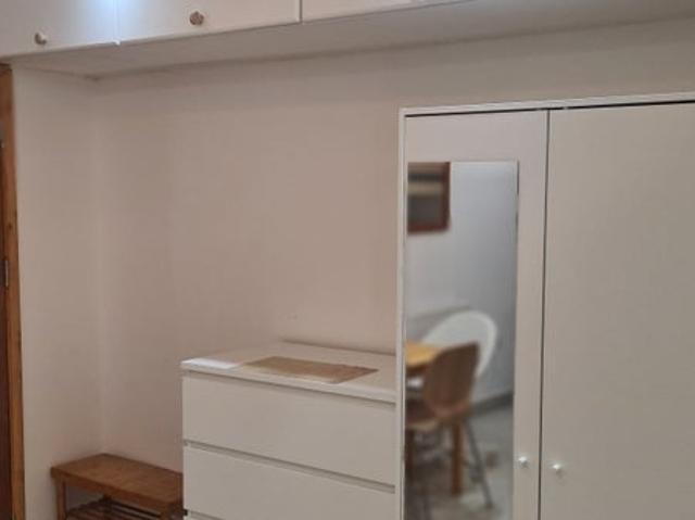 Room at Essex Road, Greater London