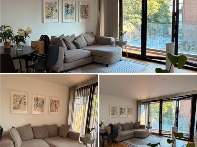 Room at Essex Road, Greater London