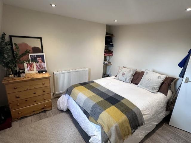 Room at Essex Road, Greater London