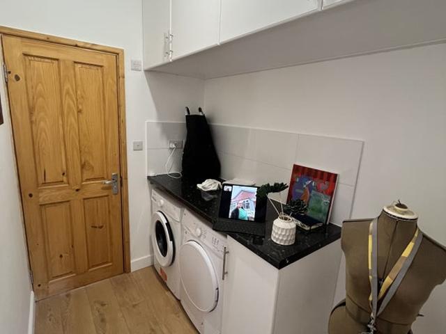 Room at Essex Road, Greater London