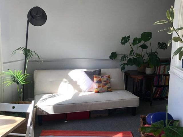 Room at Essex Road, Greater London