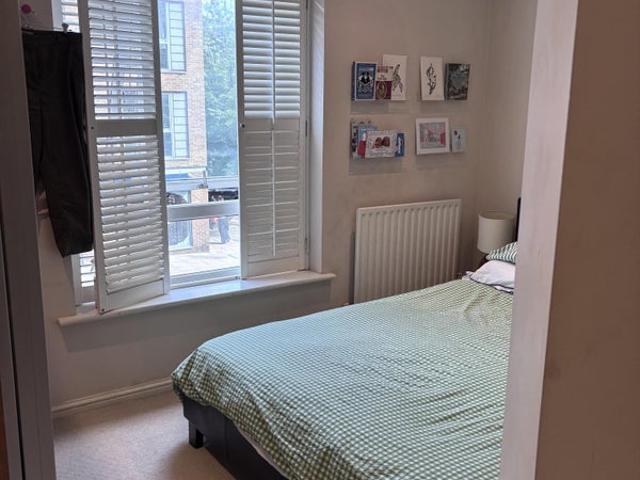 Room at Essex Road, Greater London