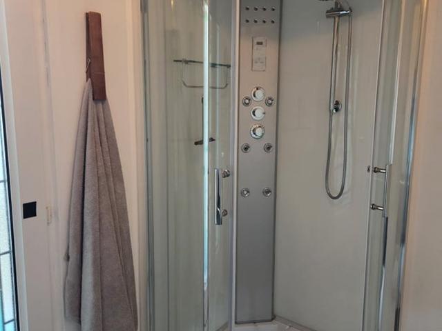 Room at Essex Road, Maidstone
