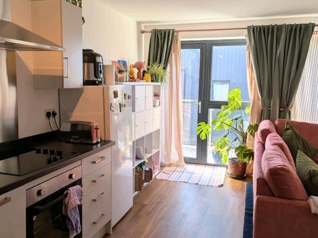 Room at Essex Street, Bristol