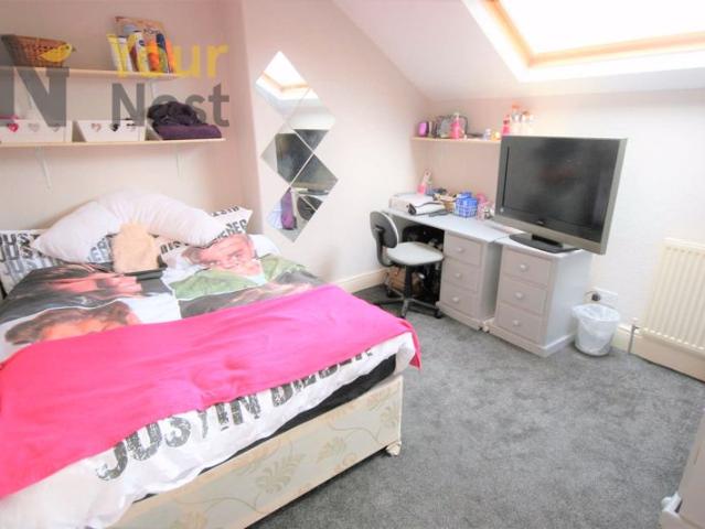 Room at Estcourt Terrace, Leeds