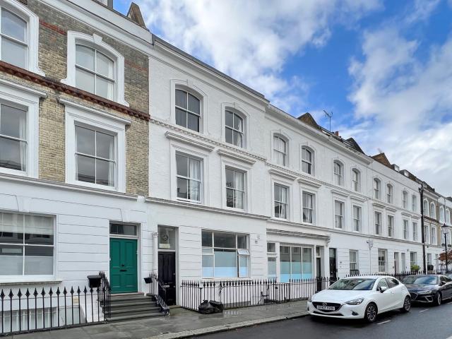 Room at Fulham Road, Greater London