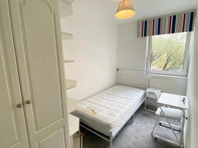 Room at Fulham Road, Greater London