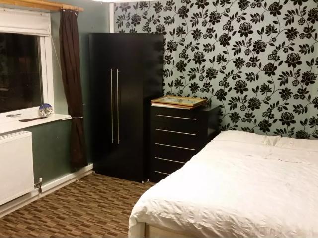 Room at Furze Gardens, Nottingham