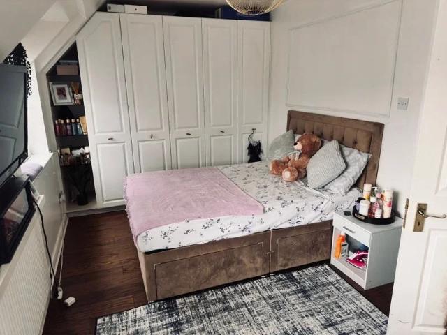 Room at Faggs Road, Greater London