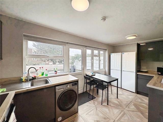 Room at Fairview Close, Woking