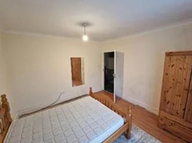 Room at Fairway Gardens, Greater London